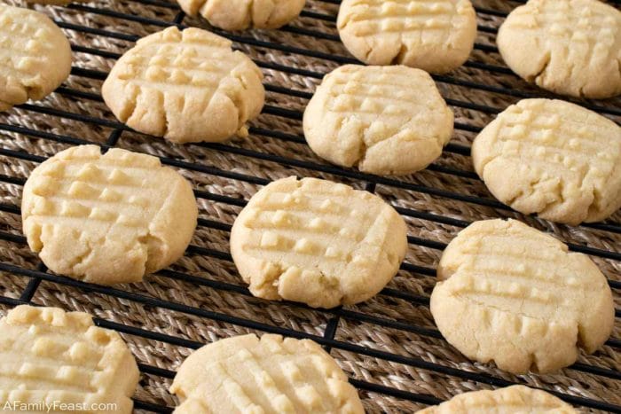 4-Ingredient Shortbread Cookies - A Family Feast®