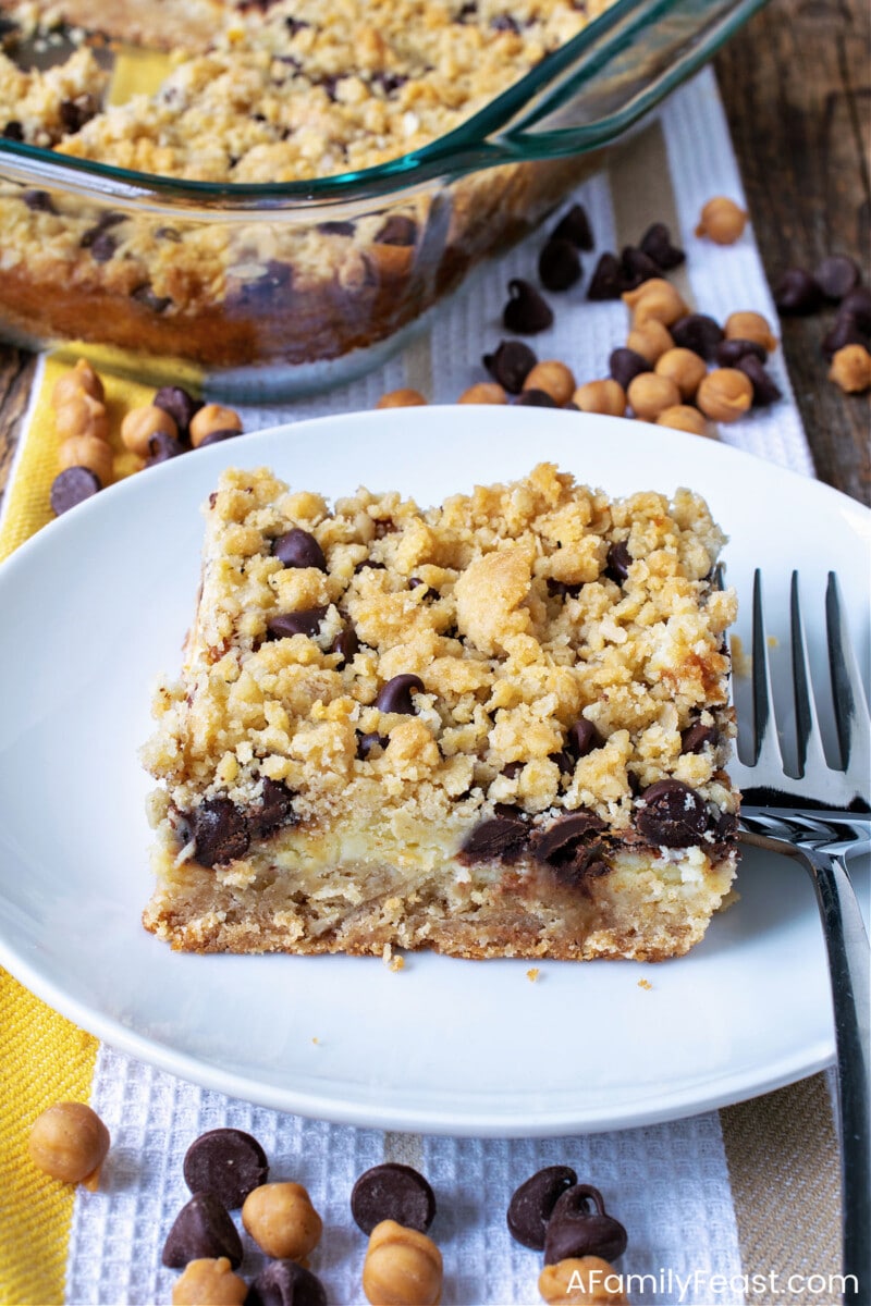 Chocolate Chip Caramel Crumble Bars - A Family Feast®