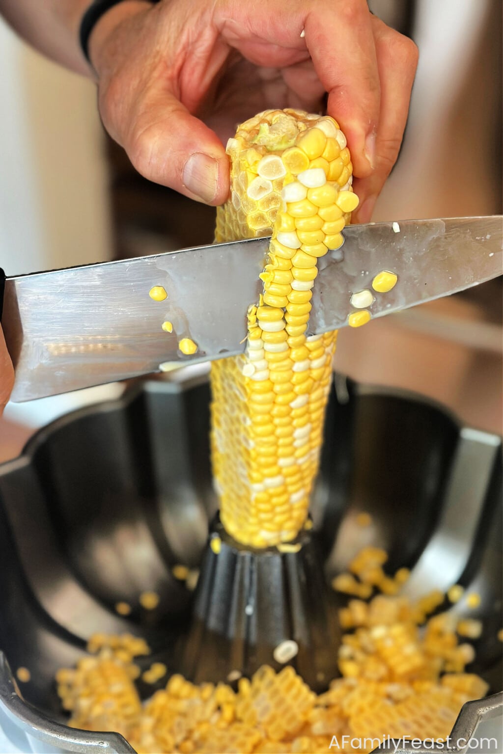 How to Easily Cut Fresh Corn Kernels off the Cob